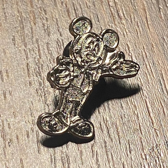 Disney | Accessories | Disney Park Pin Trader Chaser Mickey Mouse Silver Hidden Mickey Trading ...